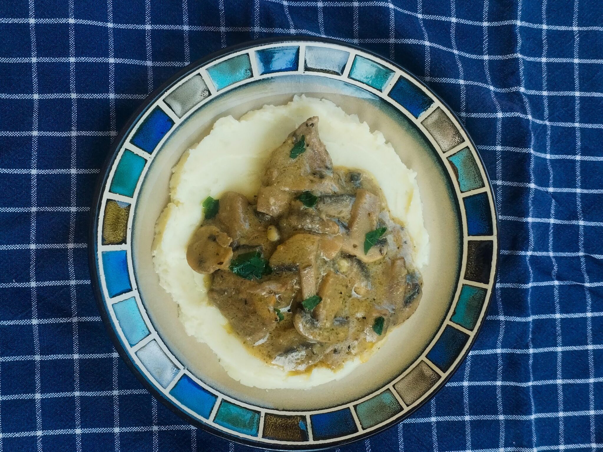 Junetina sa šampinjonima: Juneće šnicle u sosu od pečuraka